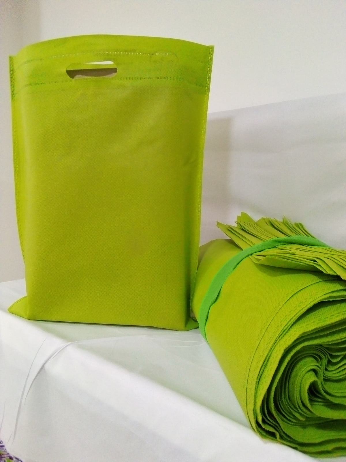 Non Woven Dcut Bags (40 * 50 cm) (50 pieces per bundle) — Alishoptz